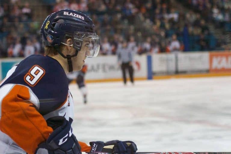 What Is Slashing in Hockey? A Complete Guide to the Penalty - Coaching Kidz